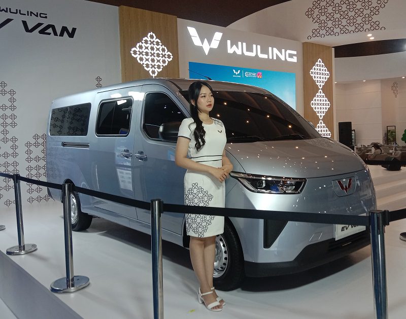 Wuling EV Van Tampil di PEVS 2025, Pengusaha Travel Bisa Irit